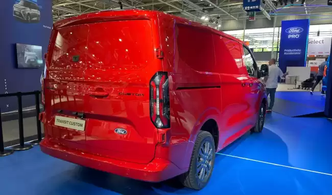 ford transit custom rear